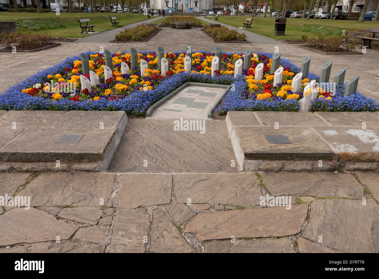 Sundial sculpture in english hi-res stock photography and images - Alamy