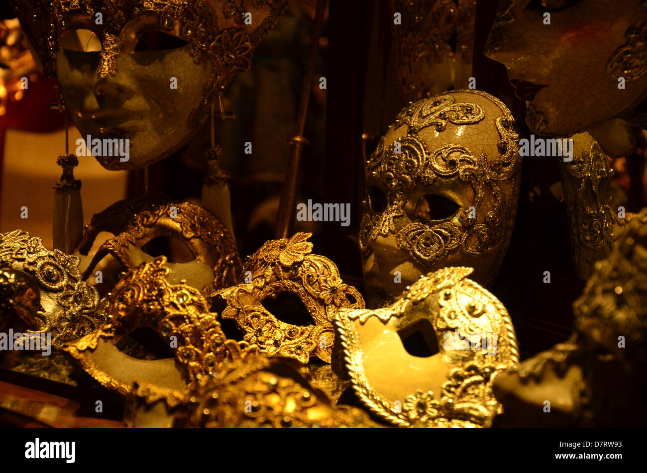 Venetian masquerade masks hi-res stock photography and images - Alamy