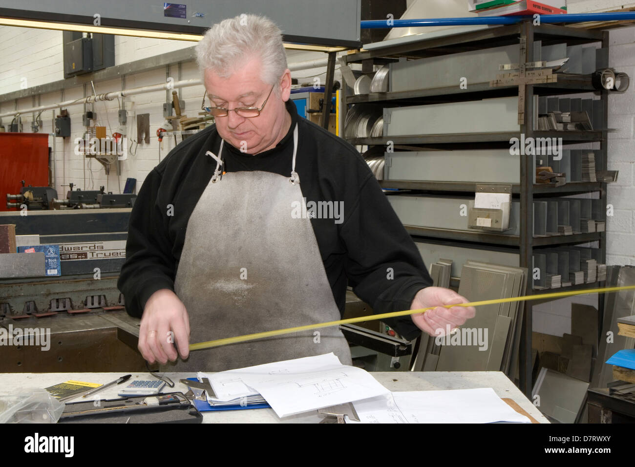 Spot welding sheet metal in hi-res stock photography and images - Alamy
