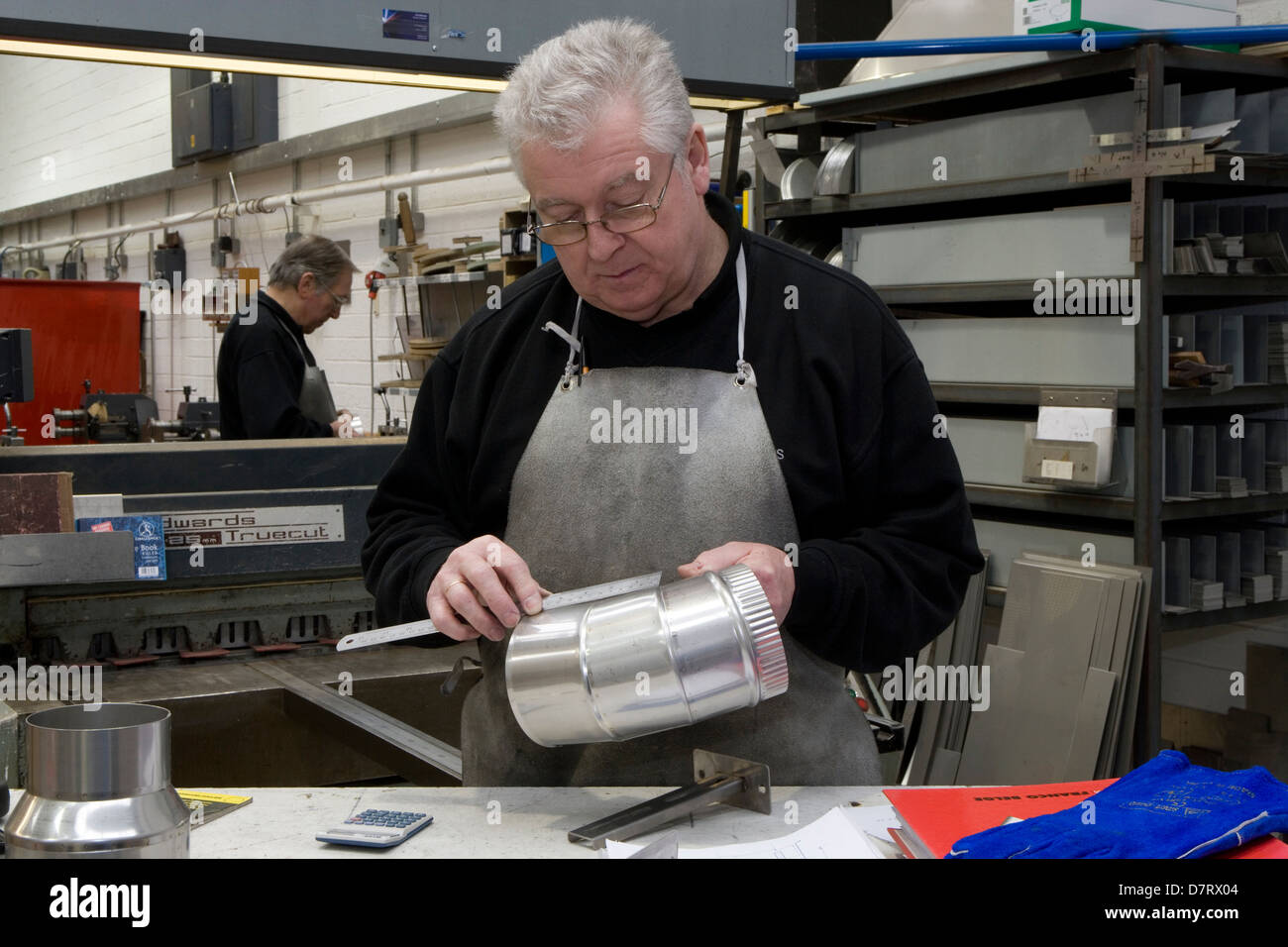 Spot welding sheet metal in hi-res stock photography and images - Alamy
