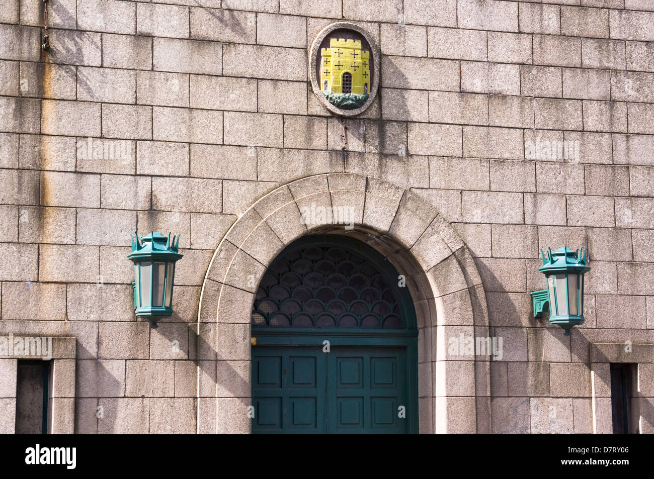Close up image of the tower on Tyne Bridge at Newcastle Stock Photo - Alamy