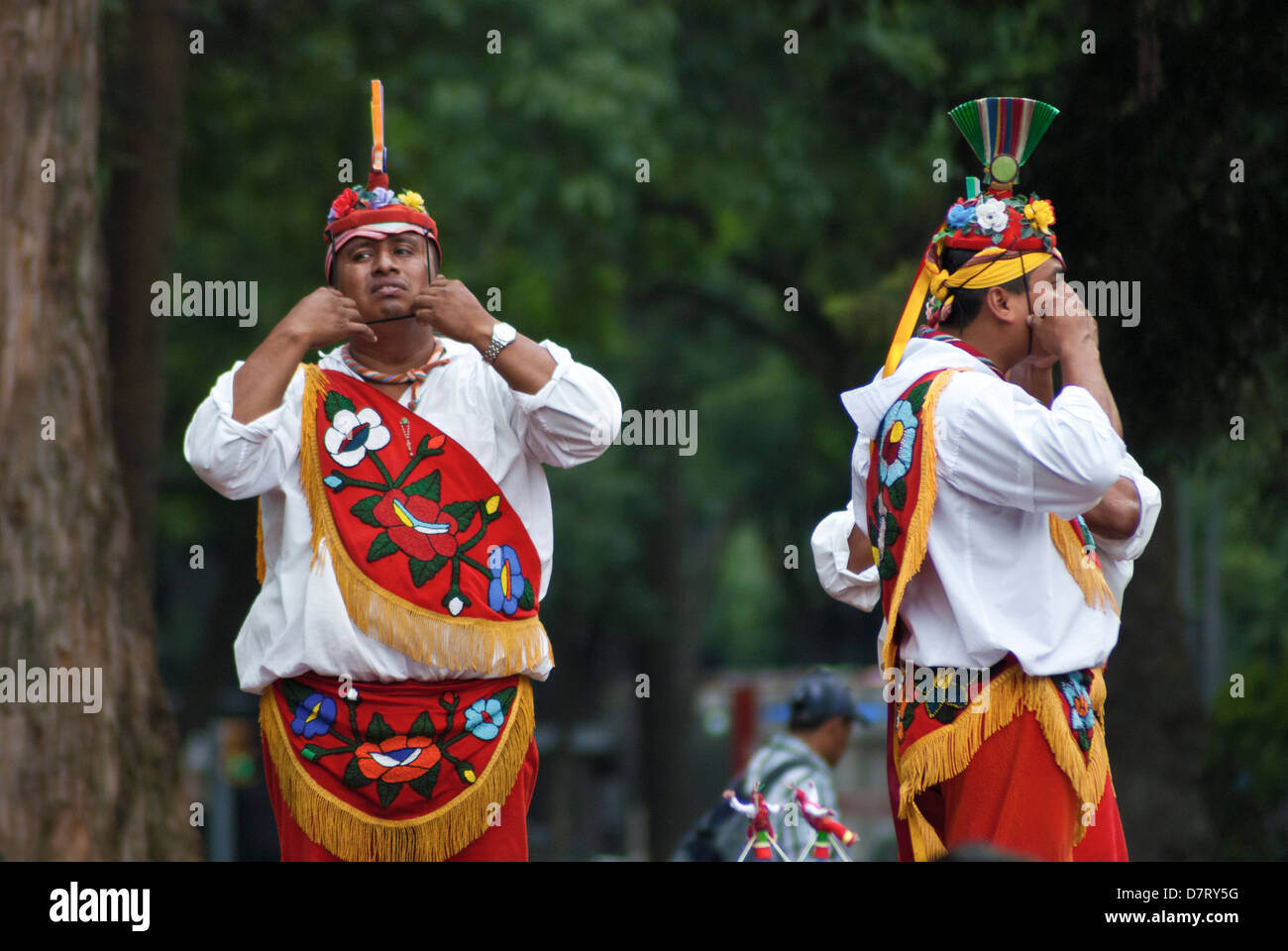 Voladores Mexican High Resolution Stock Photography and Images - Alamy