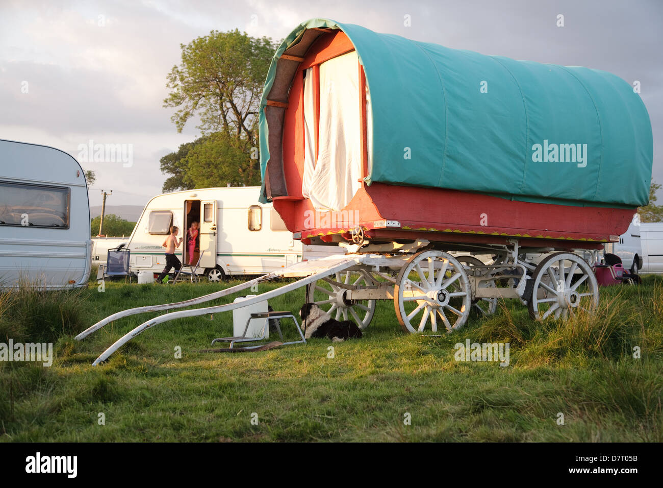Gypsy wagon hi-res stock photography and images - Alamy