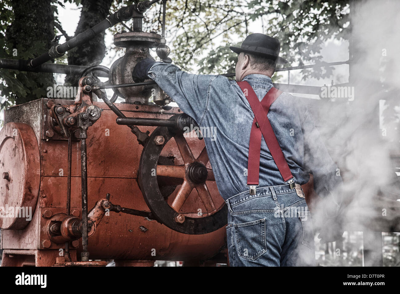 Steam powered sawmill steam engine hi-res stock photography and images ...
