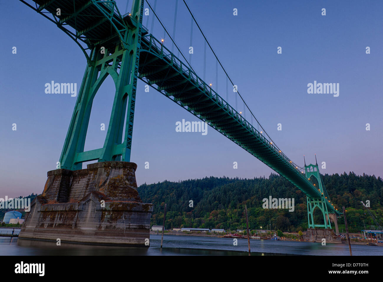 USA, Oregon, Portland, Cathedral Park, St. Johns Bridge in the predawn ...
