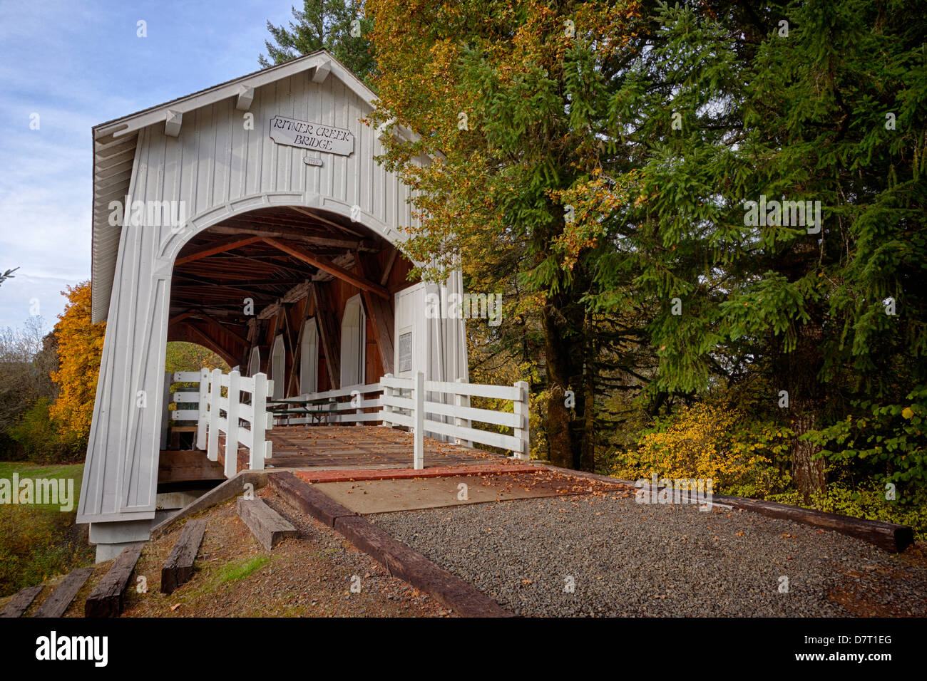 USA, Oregon, Pedee, Minnie Ritner Ruiter Wayside, Ritner Creek Bridge ...