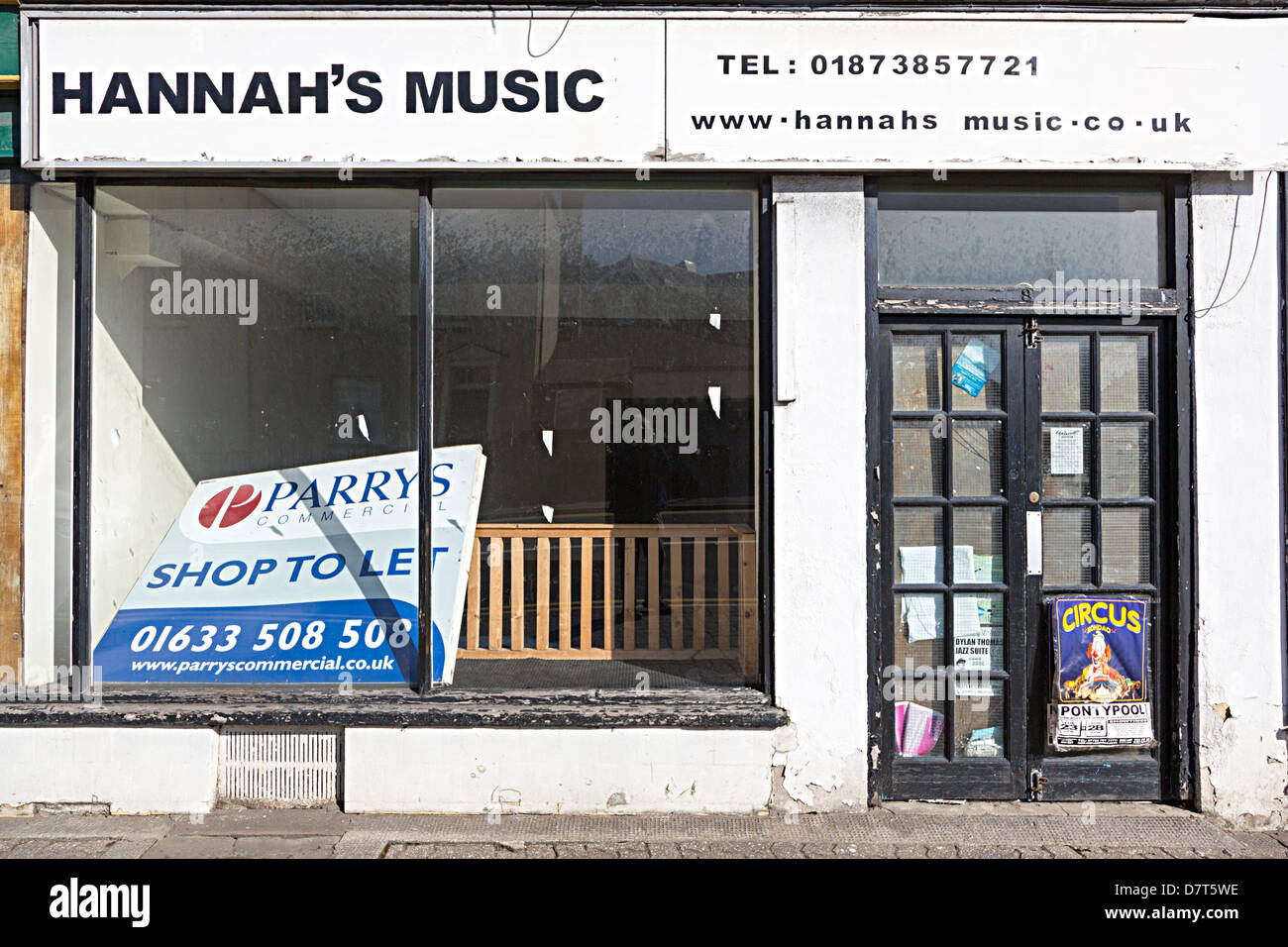 Closed down shop hi-res stock photography and images - Alamy