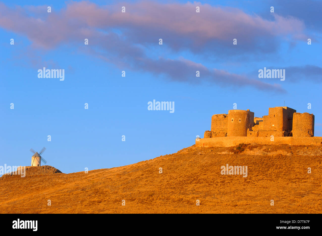 Windmills and Caballeros de San Juan de Jerusaln Castle, Consuegra ...
