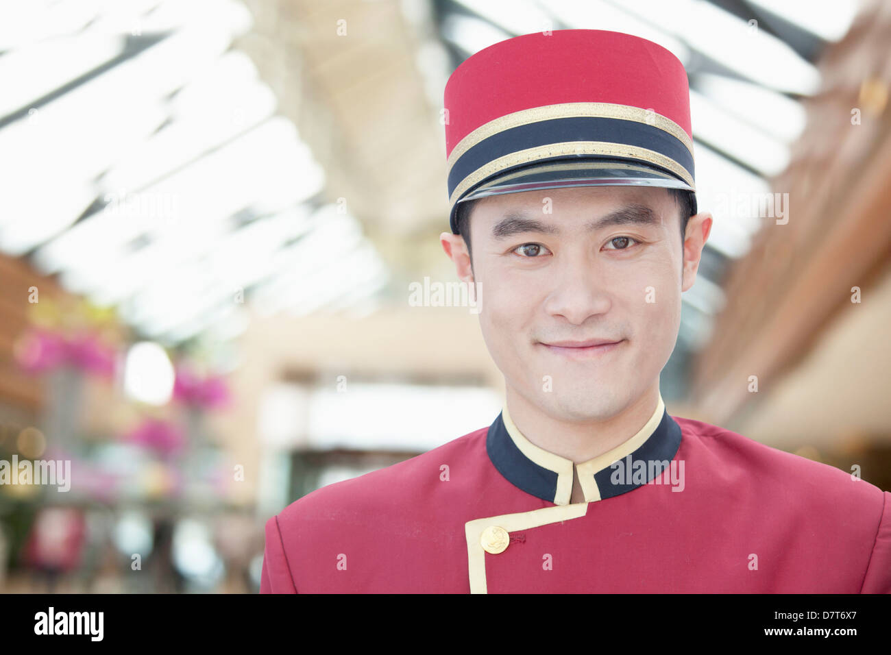 Bellhop hi-res stock photography and images - Alamy