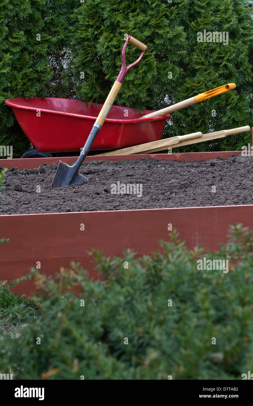 Spade in soil hi-res stock photography and images - Alamy