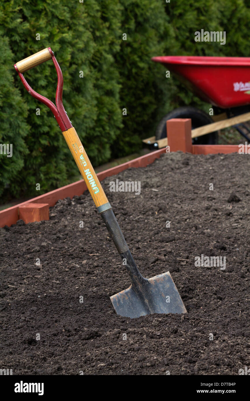 Spade in soil hi-res stock photography and images - Alamy