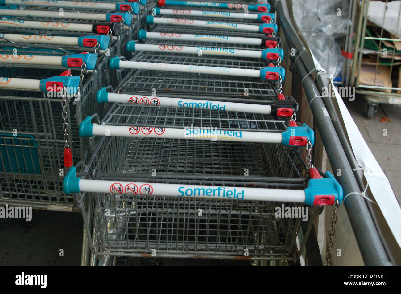 Coin operated trolley hi-res stock photography and images - Alamy