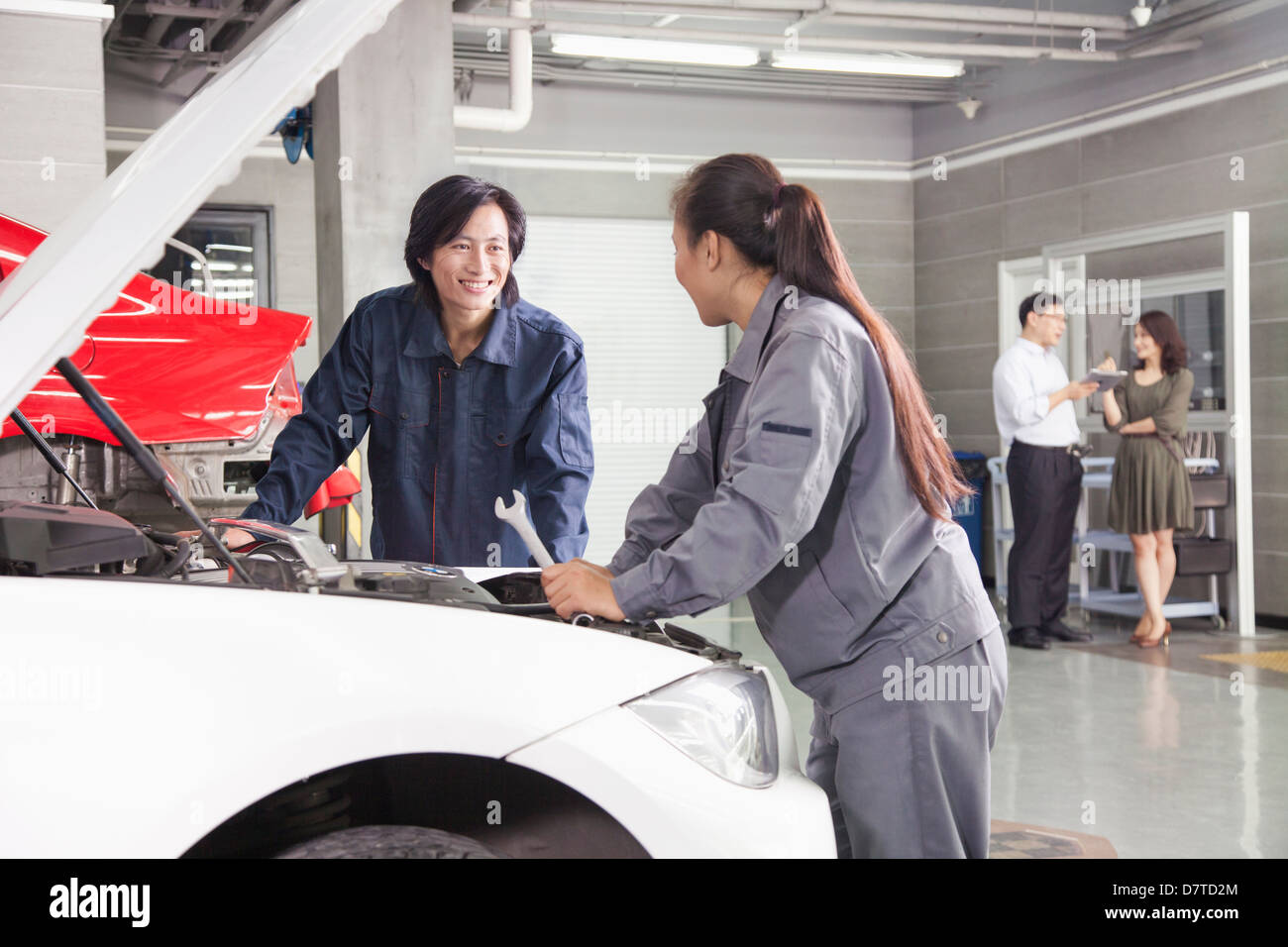 Customers repair hi-res stock photography and images - Alamy
