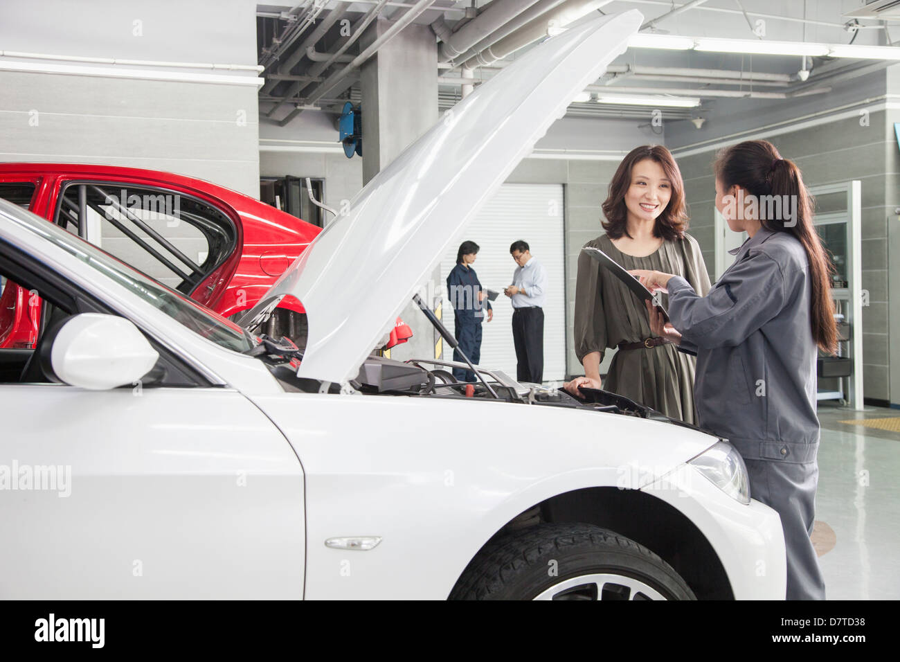 Customers repair hi-res stock photography and images - Alamy