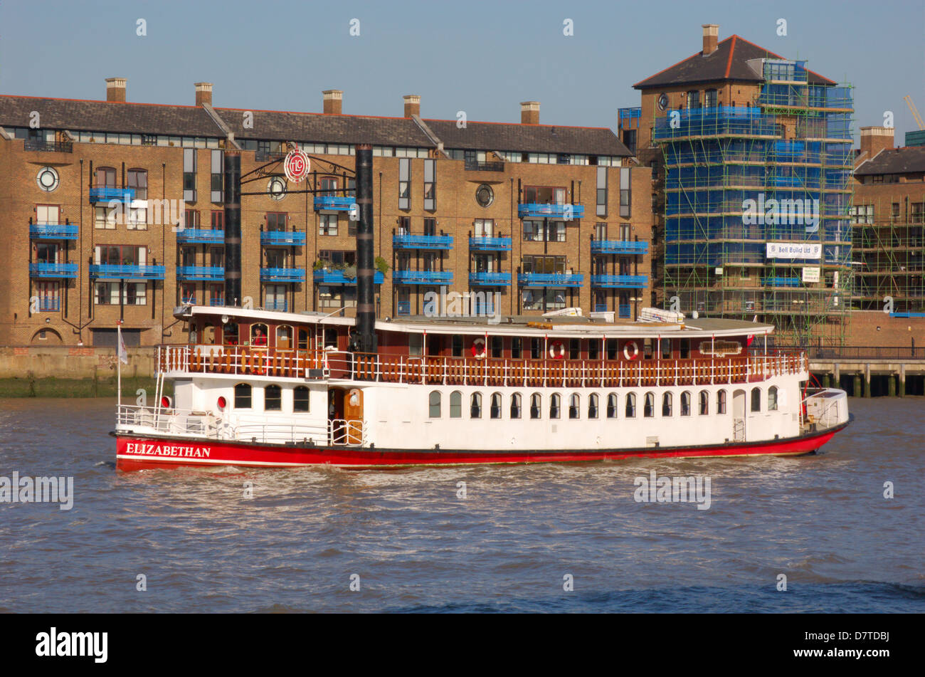Thames riverboat quay hi-res stock photography and images - Alamy