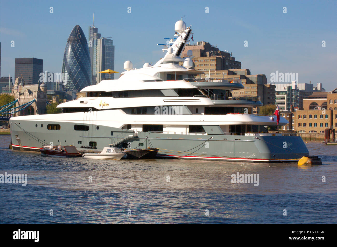 Motor yacht on the Thames in London, England Stock Photo - Alamy