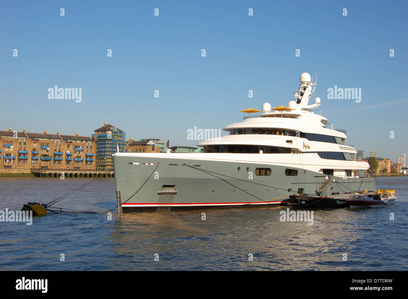 Superyacht on river thames hi-res stock photography and images - Alamy