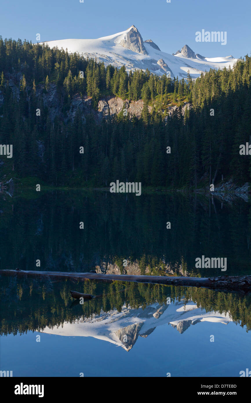 USA, Washington State, Glacier Peak Wilderness, Snow King Mountain ...