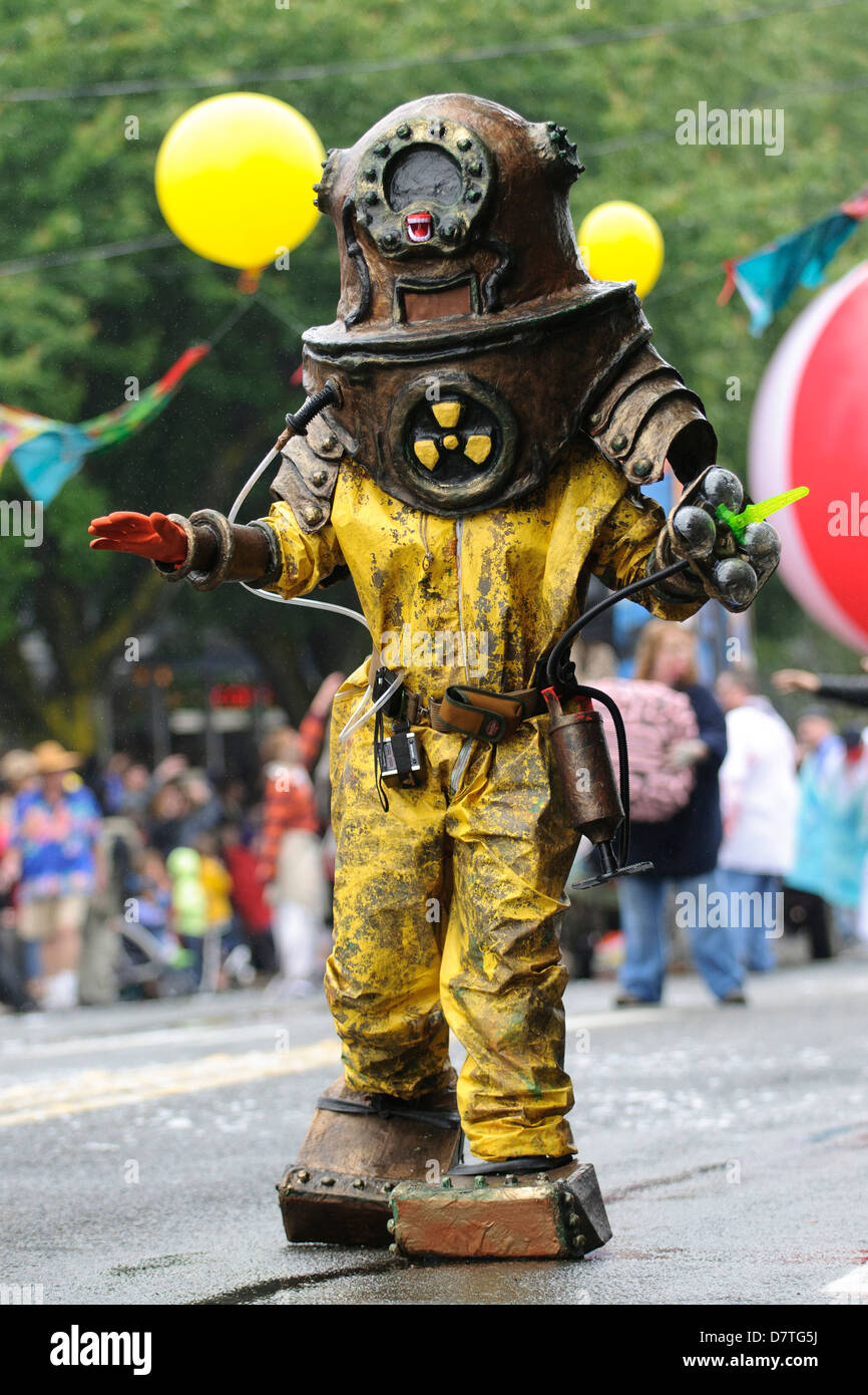 Seattle. Man in Bioshock themed diving helmet costume in Fremont ...