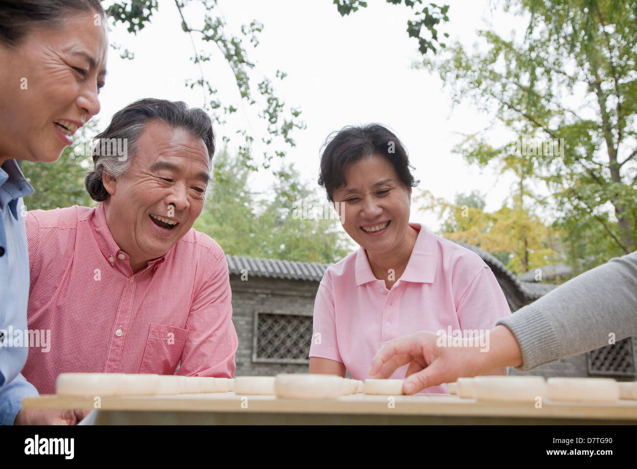 Chinese people playing checkers hi-res stock photography and images - Alamy