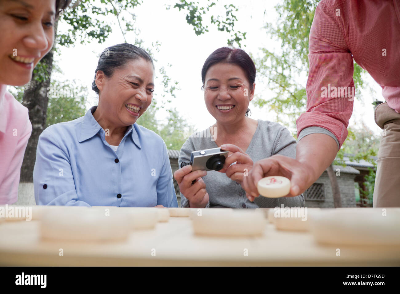 Chinese people playing checkers hi-res stock photography and images - Alamy