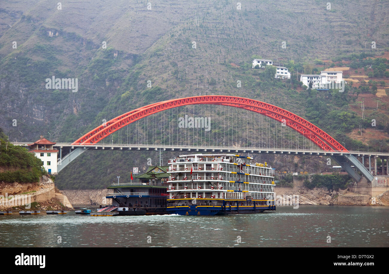 Bridge over the Yangtze River, China Stock Photo - Alamy