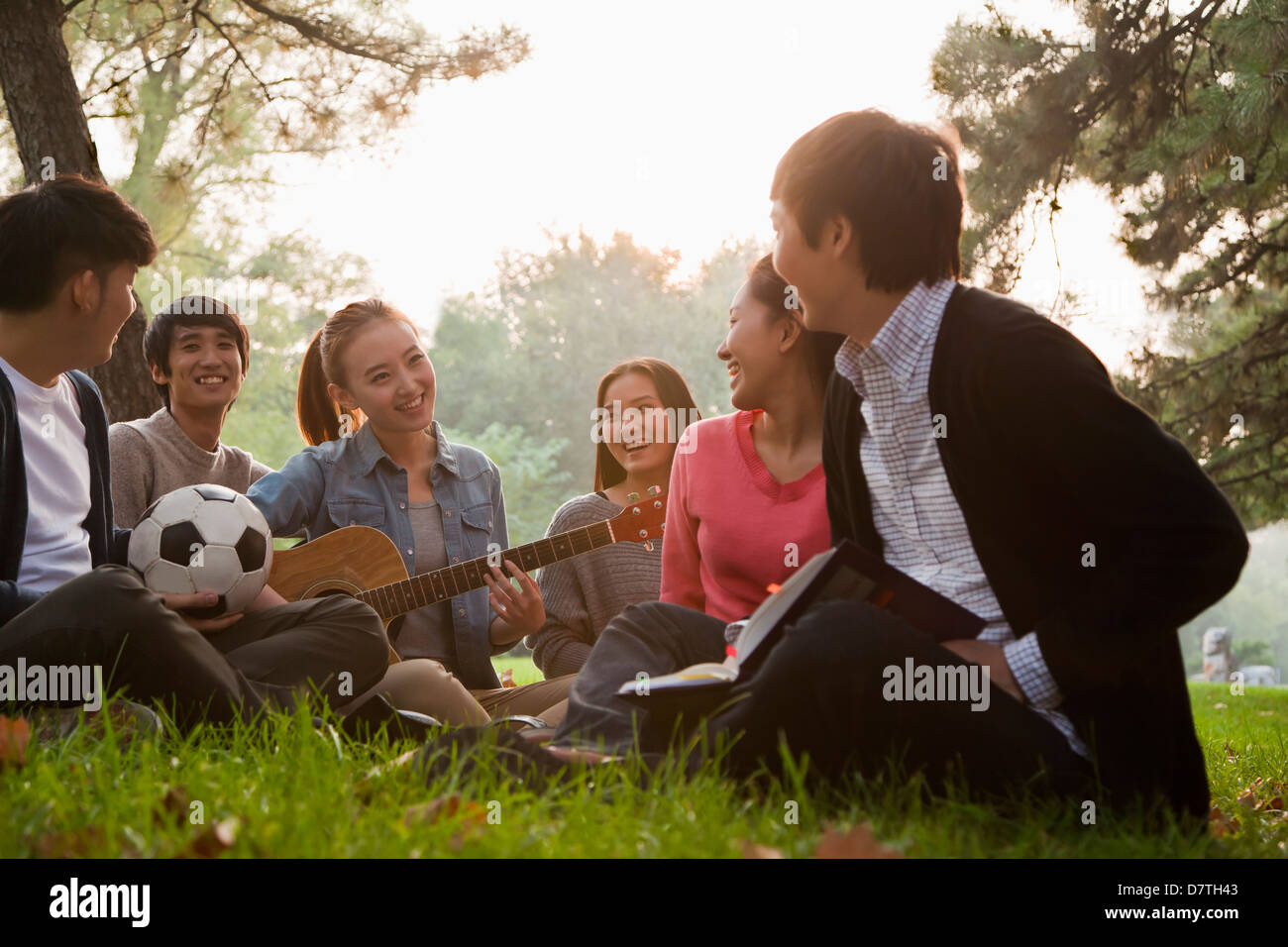 Teenagers hanging out in the park Stock Photo - Alamy
