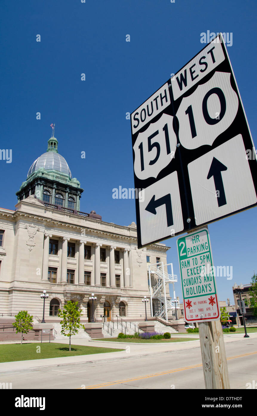 Wisconsin, Manitowoc. Manitowoc County Courthouse, c. 1906, listed in ...