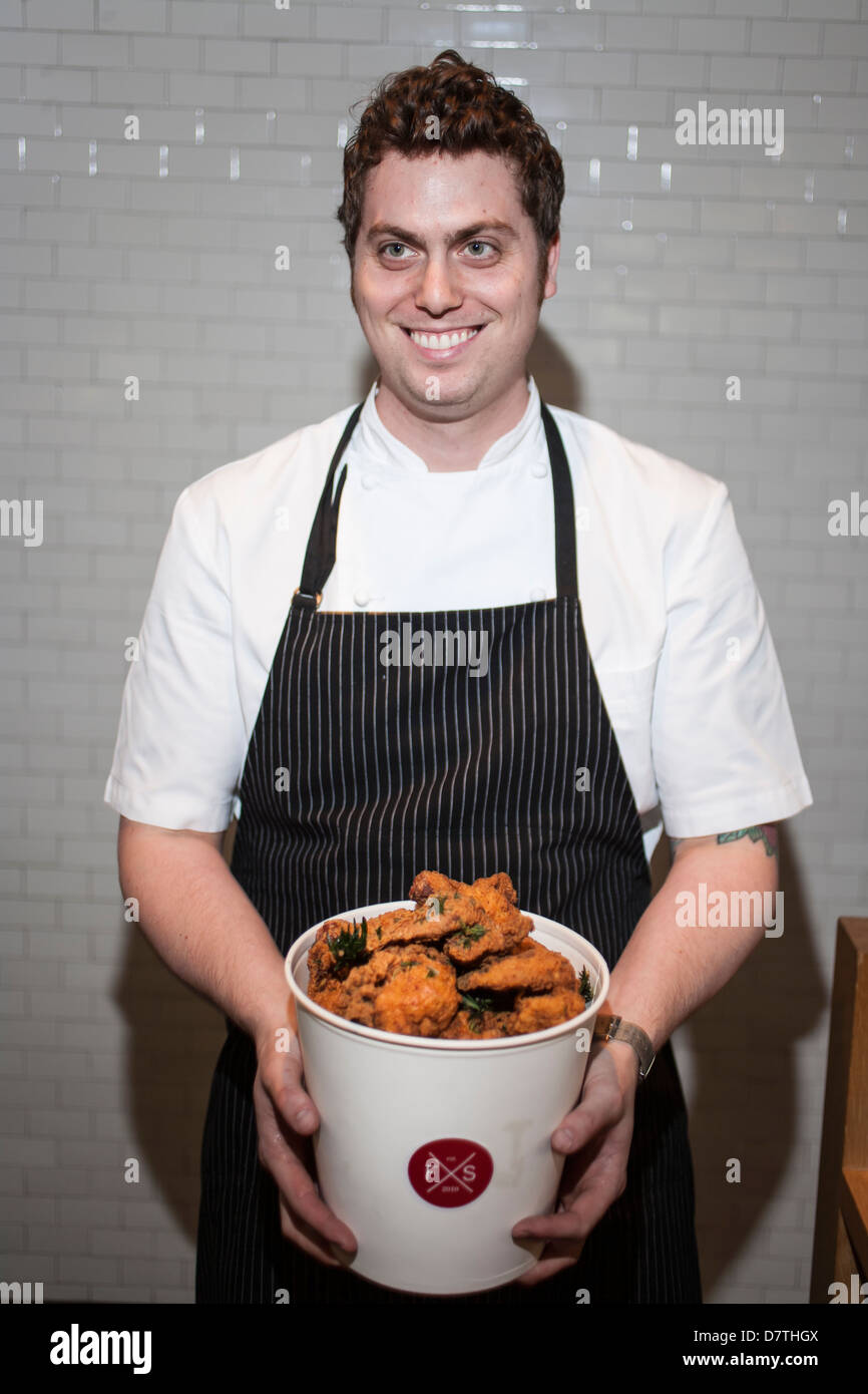 Chef holding bucket of golden fried chicken Stock Photo - Alamy
