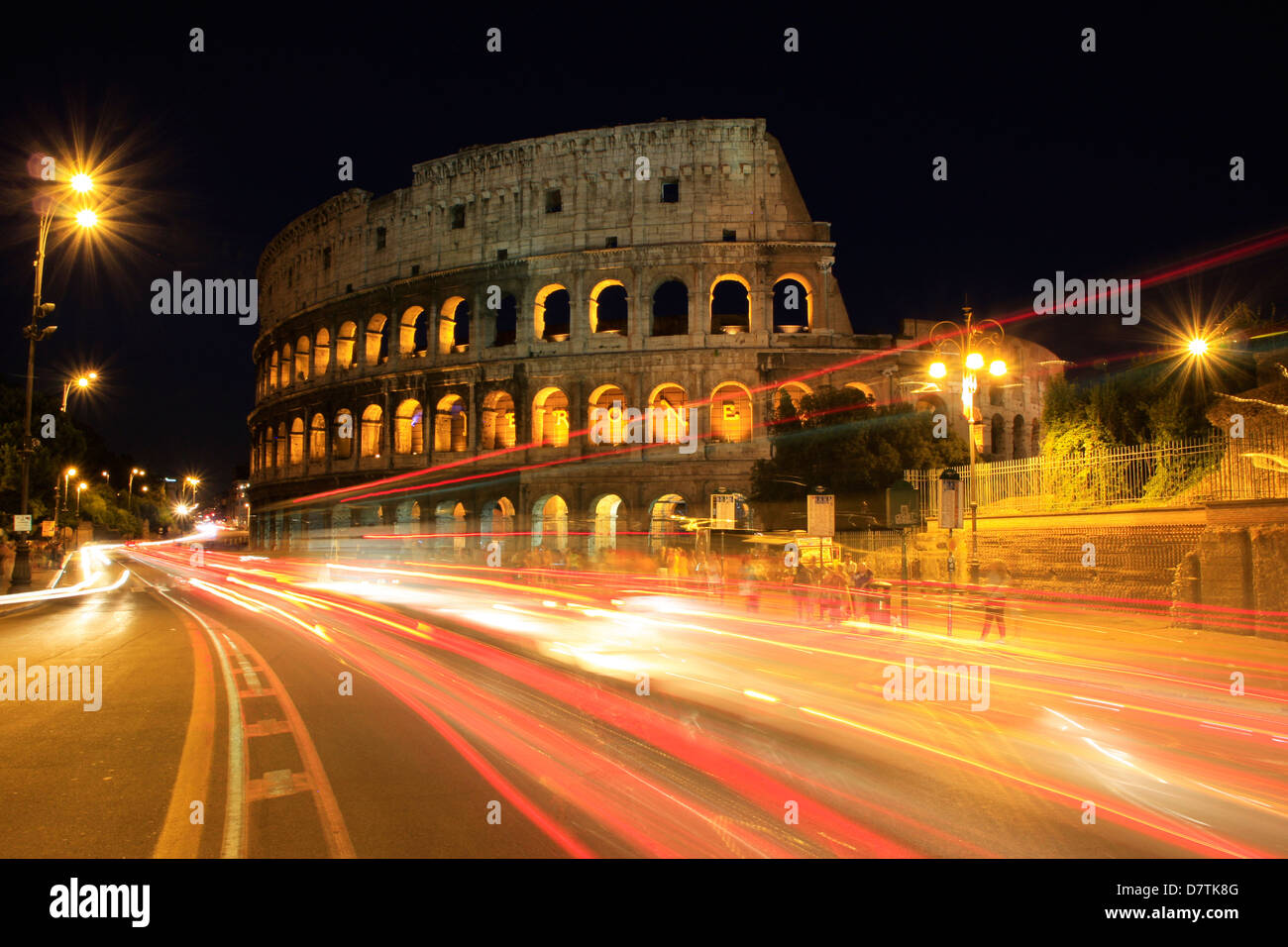 Colosseum night traffic lights rome hi-res stock photography and images ...