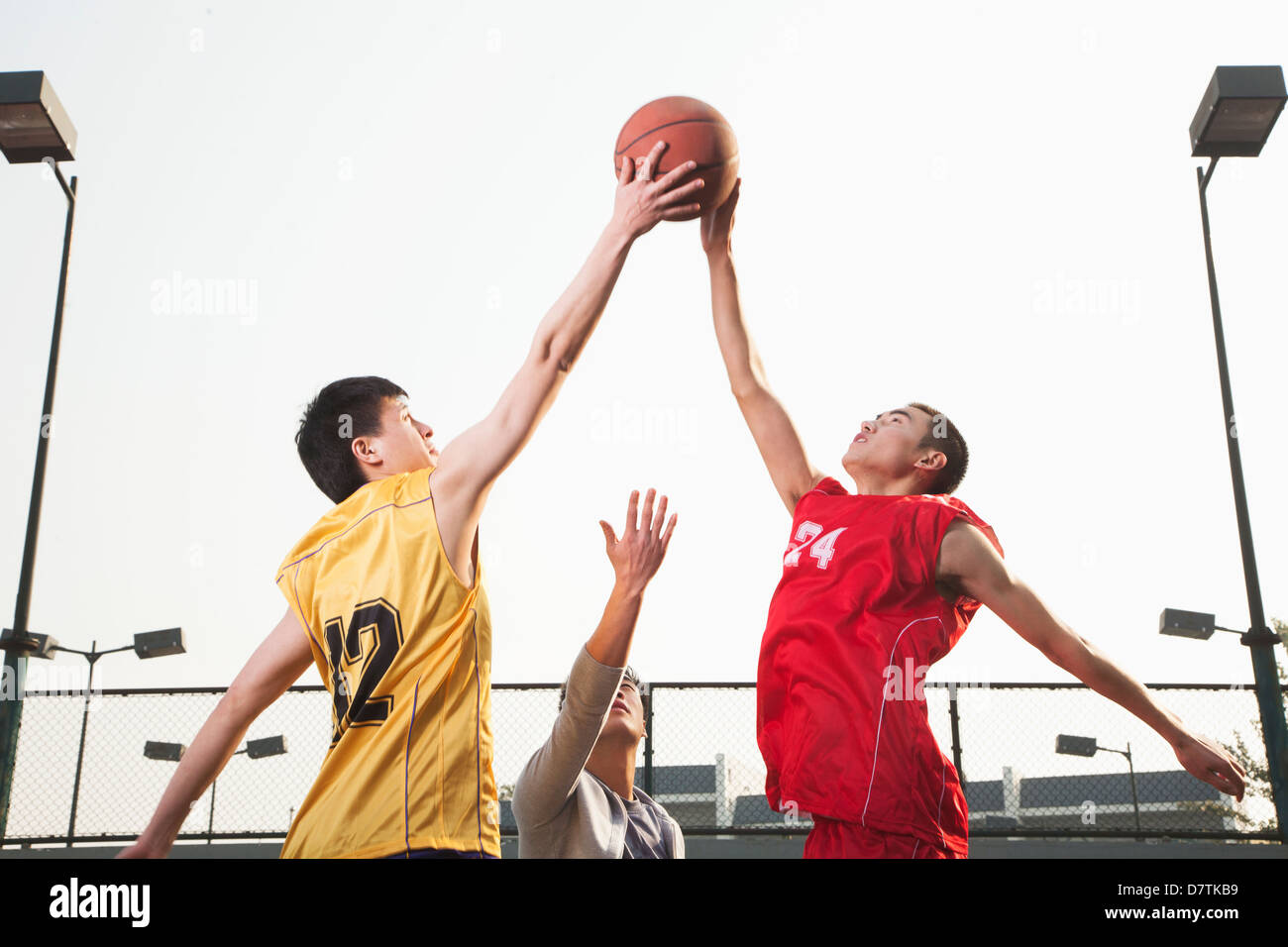 Basketball referee hand hi-res stock photography and images - Alamy