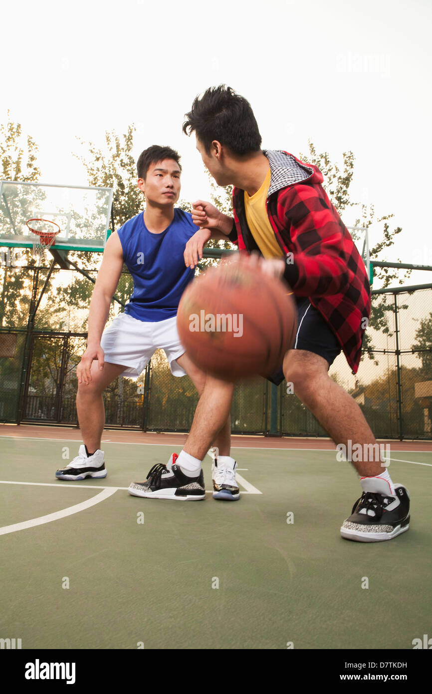 Two basketball players on court hi-res stock photography and images - Alamy