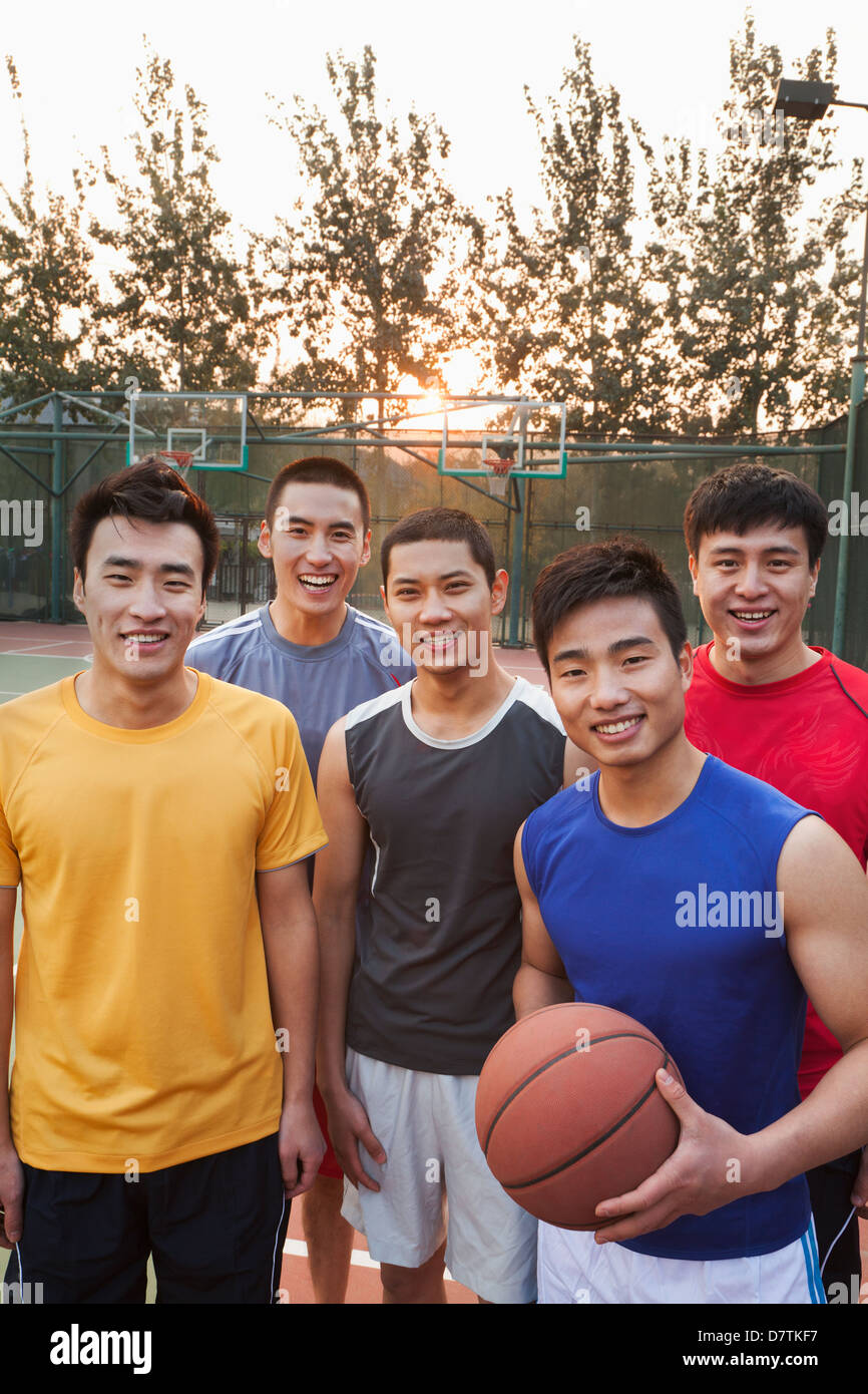 Friends on the basketball court, portrait Stock Photo - Alamy