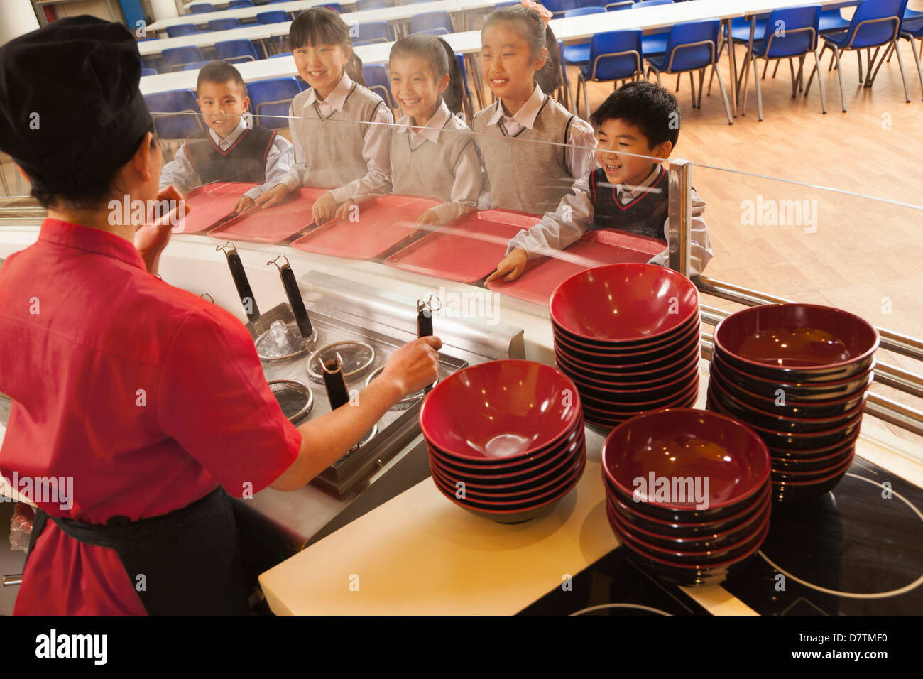 School cafeteria worker students hi-res stock photography and images ...