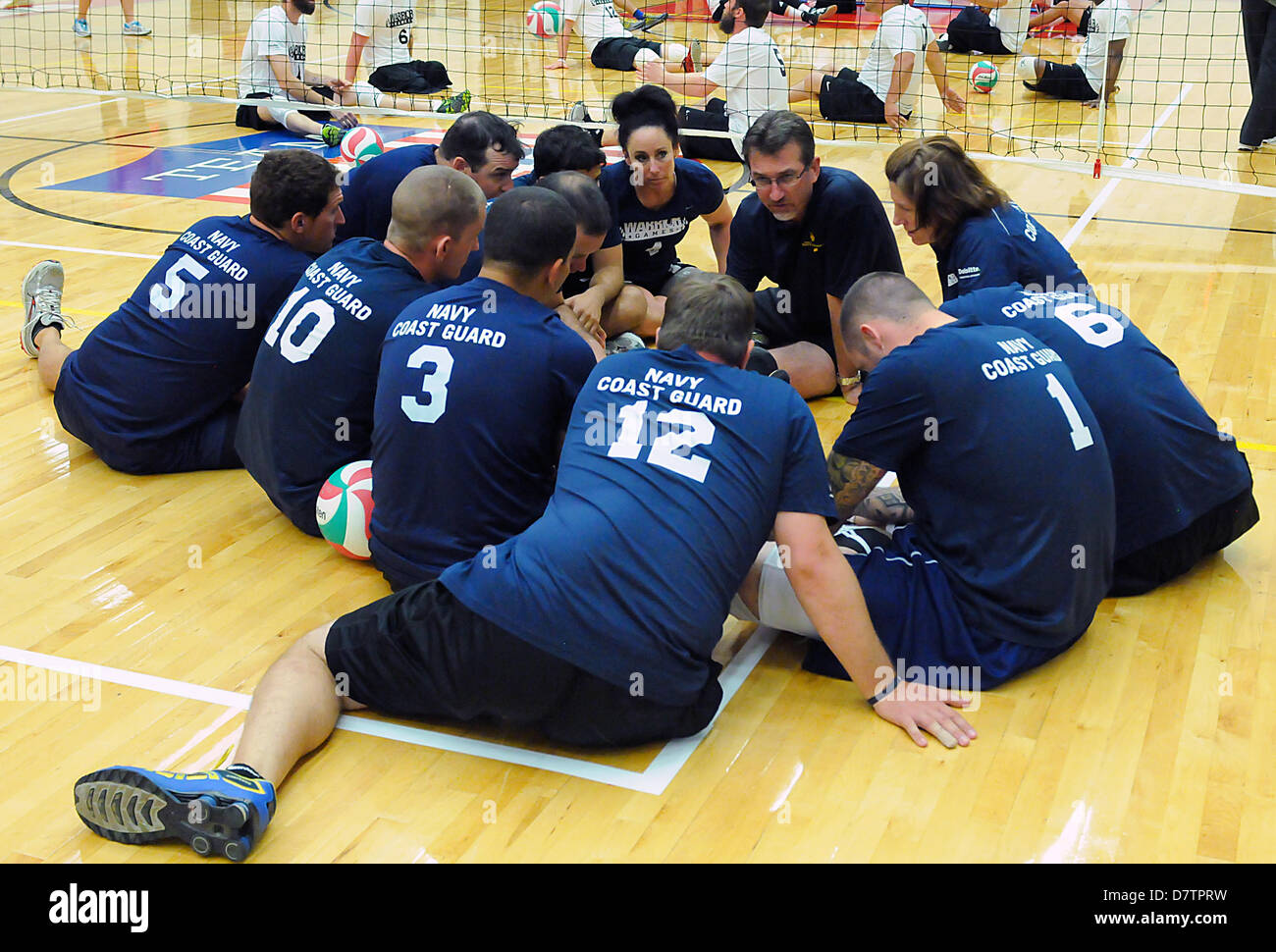 Huddle military hi-res stock photography and images - Alamy