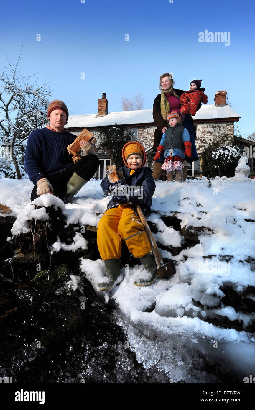 Cold family uk heating hi-res stock photography and images - Alamy
