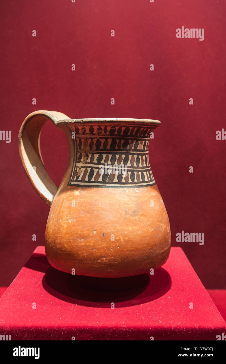Pre columbian pottery in museum archaeology hi-res stock photography ...