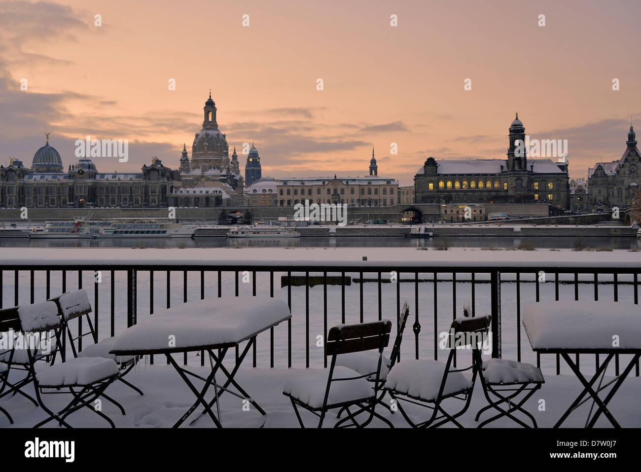 Dresden, Wintermorgen am Terrassenufer, Sachsen, Deutschland Stock ...