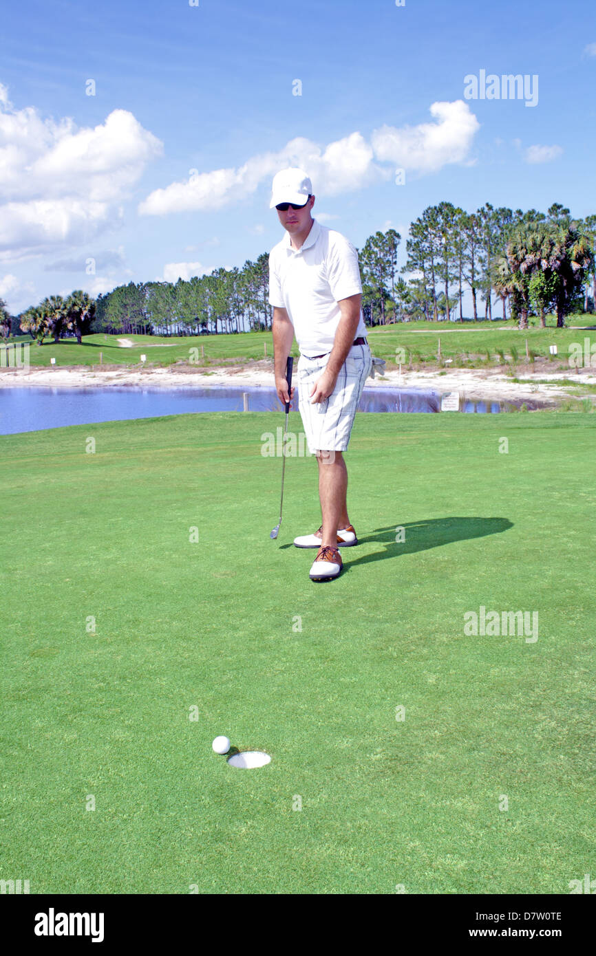 Man golfing hi-res stock photography and images - Alamy