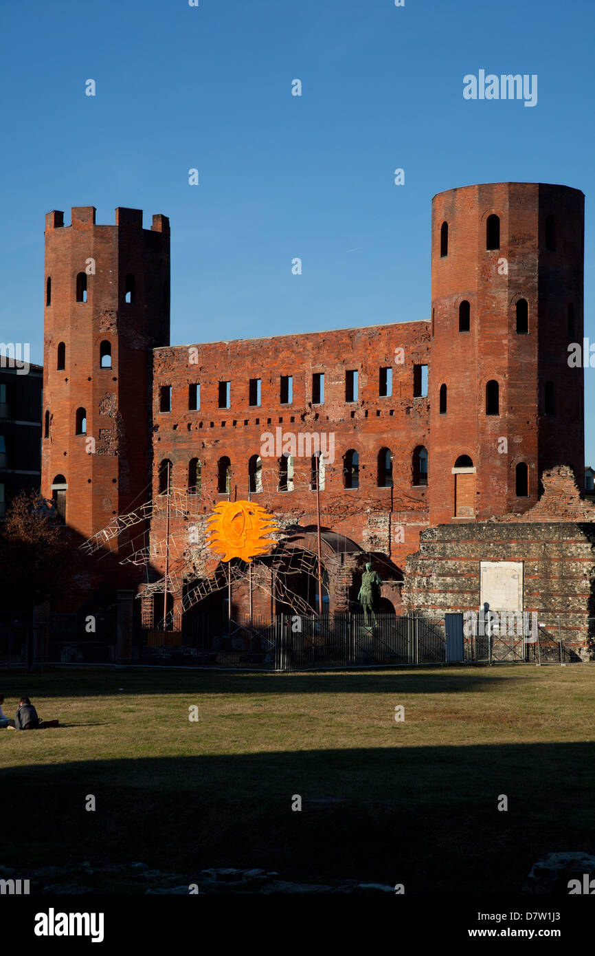 The Palatine Gate, North to Julia Augusta Taurinorum, the roman Civitas ...