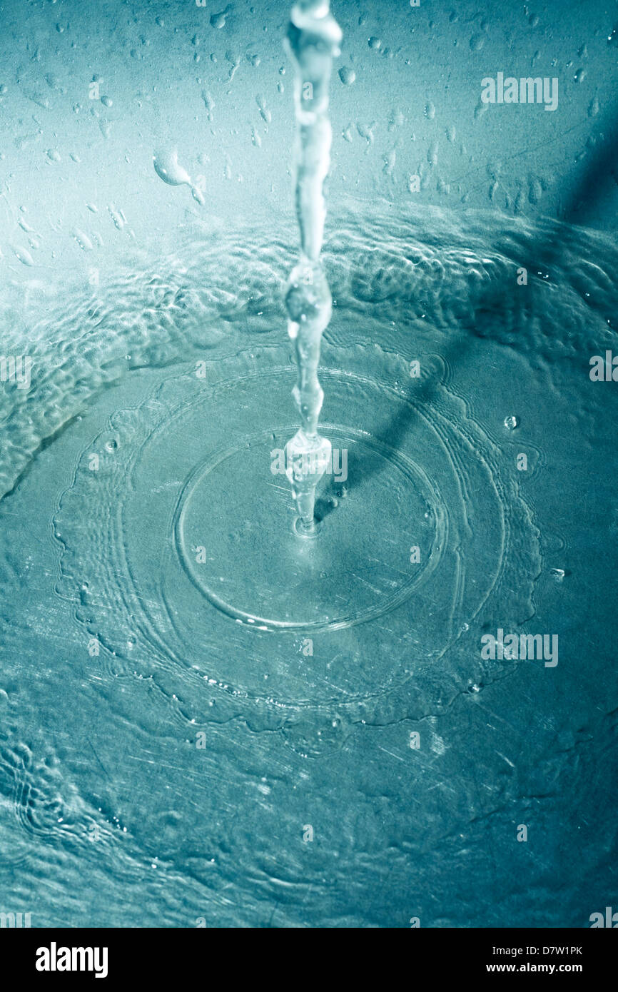 Pouring bottom hi-res stock photography and images - Alamy