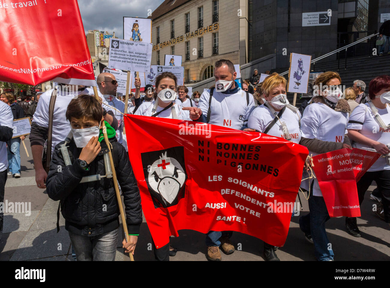 Paris, France, Large Crowd people, Front, public health challenges ...