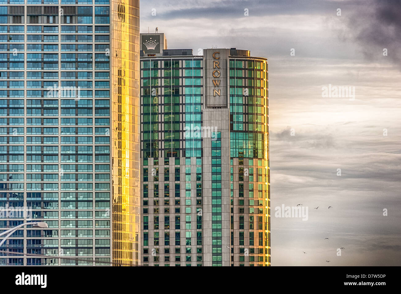 Gold light city buildings hi-res stock photography and images - Alamy