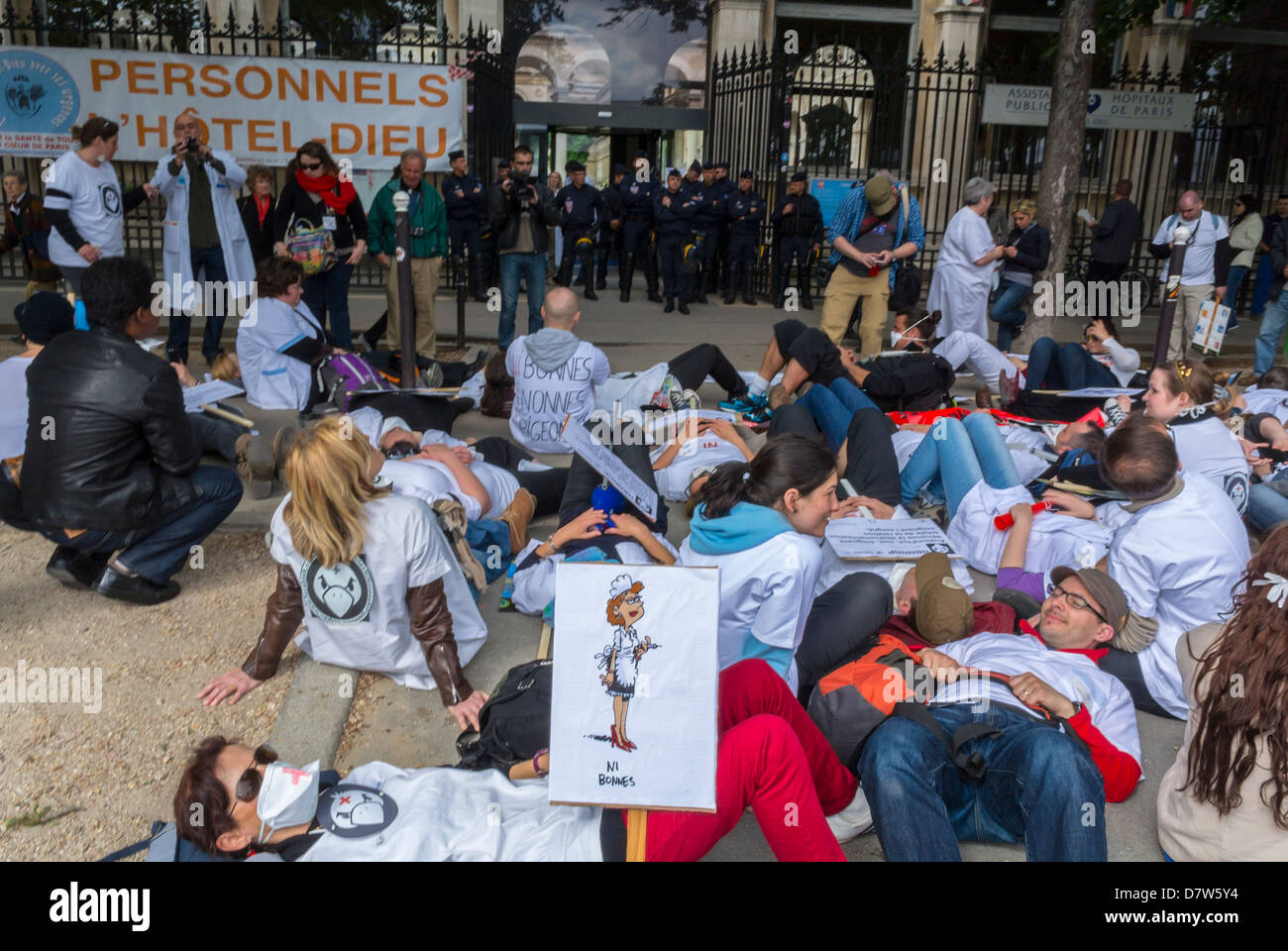 Paris, France, Nurses Demonstration, Collective Nurse Outside "Ho-tel ...