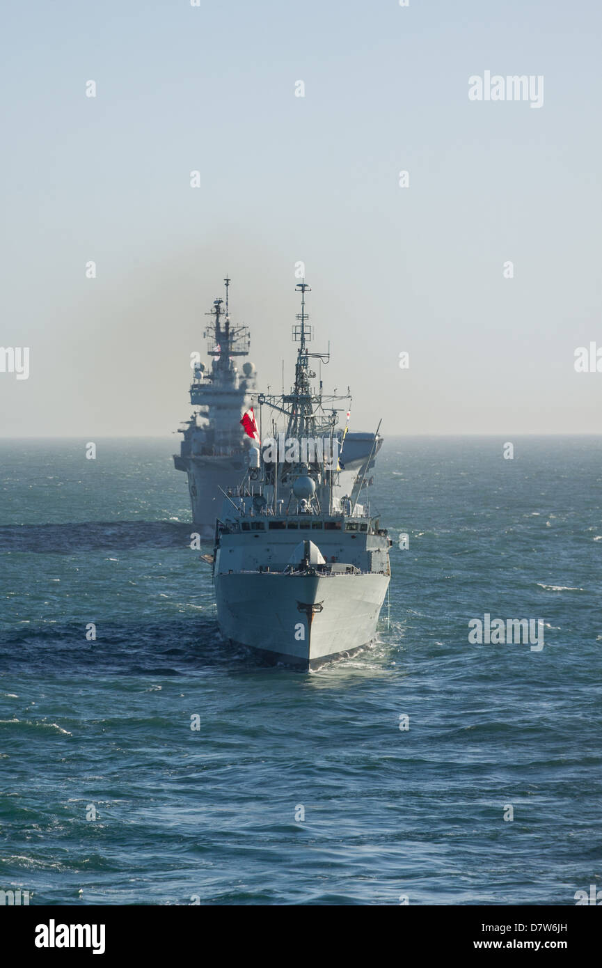 Hmcs iroquois hi-res stock photography and images - Alamy