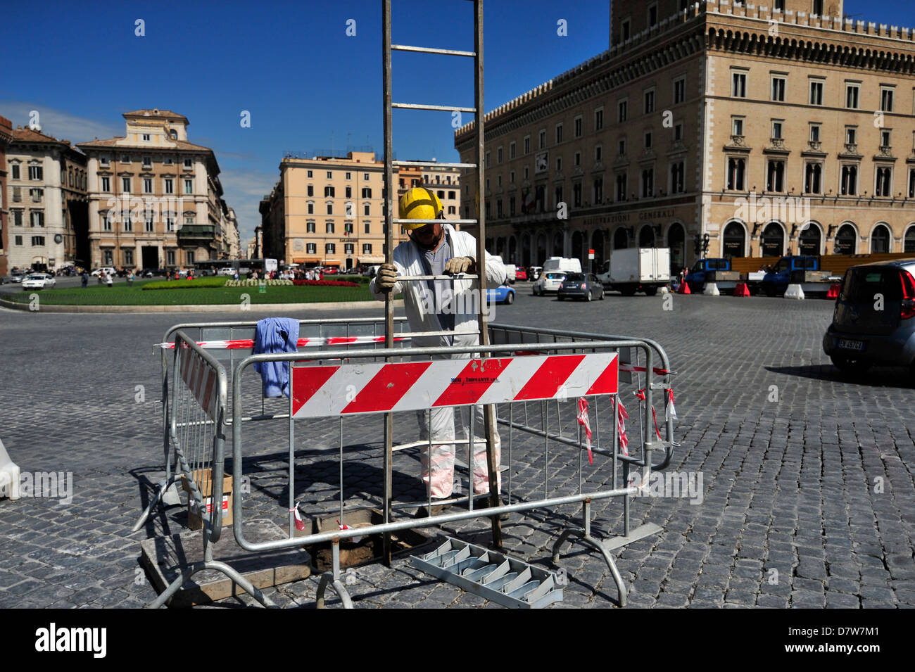 Work in progress italy hi-res stock photography and images - Alamy