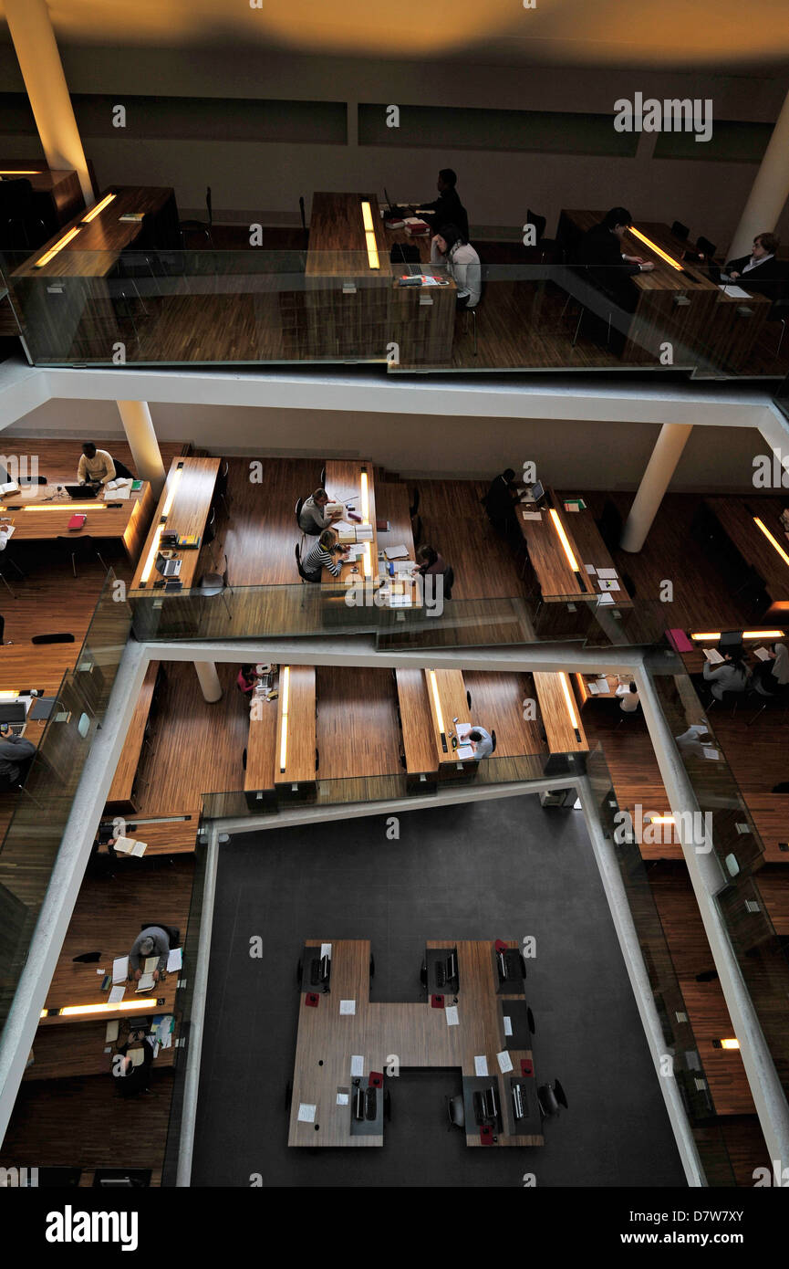 The splendid Reading Room of the Pontificial Lateran University in Rome ...