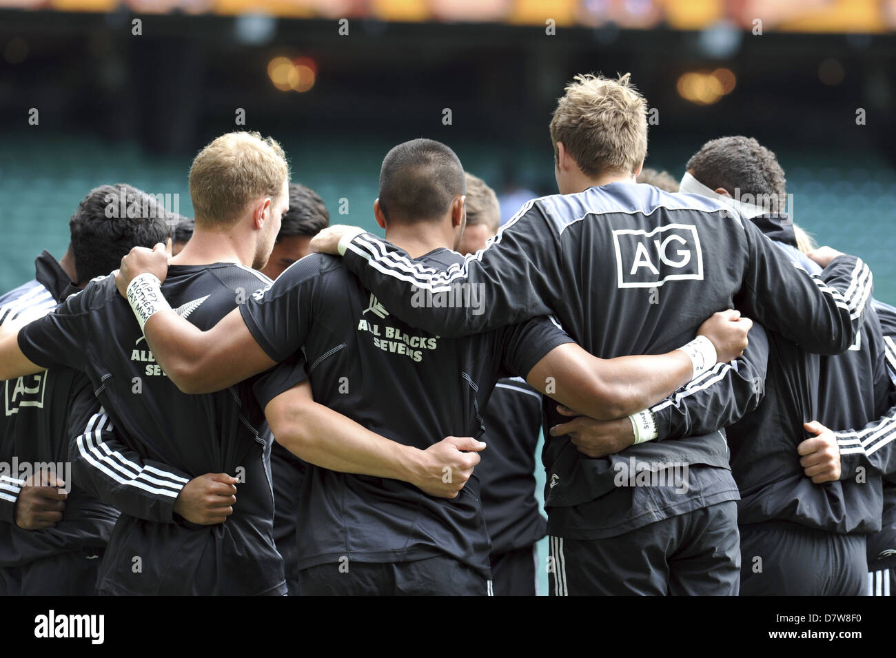 Members of the New Zealand All Blacks Sevens in a team huddle prior to ...
