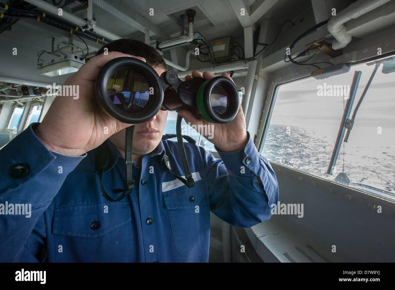 On the bridge of HMS Bulwark, Royal navy Assault Ship Stock Photo - Alamy