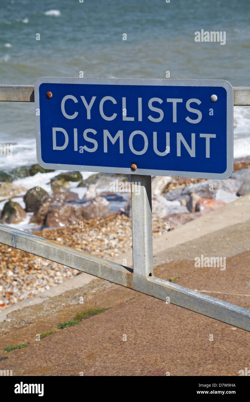 Dismount sign hi-res stock photography and images - Alamy